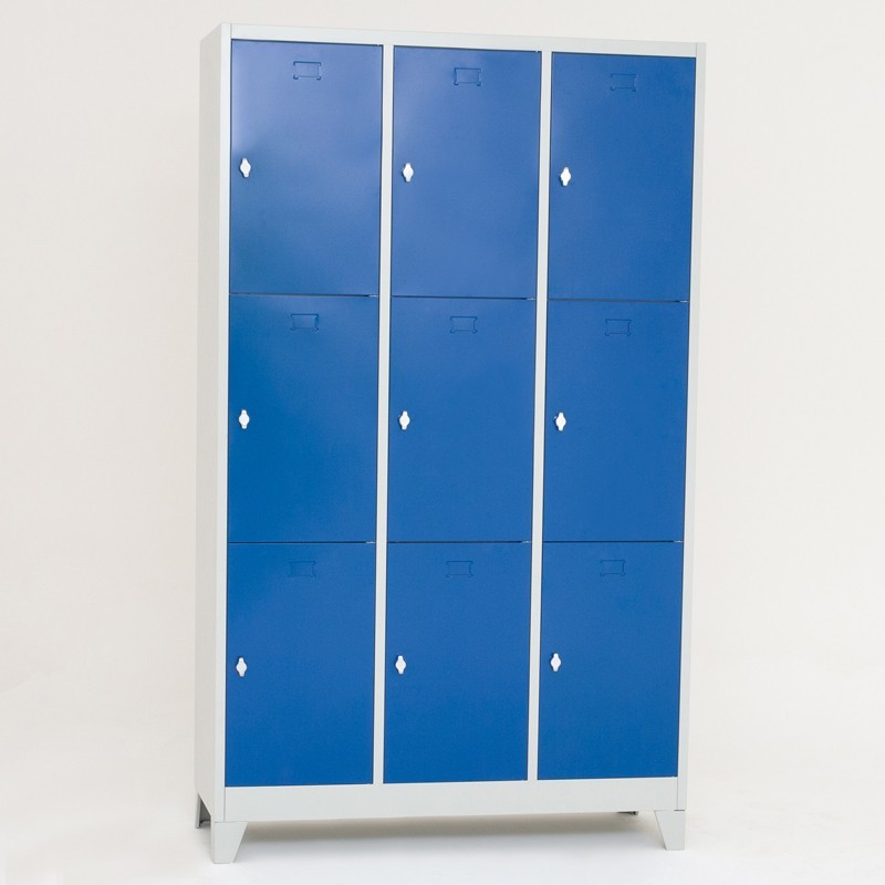 Vestiaire métallique équipé de 9 cases